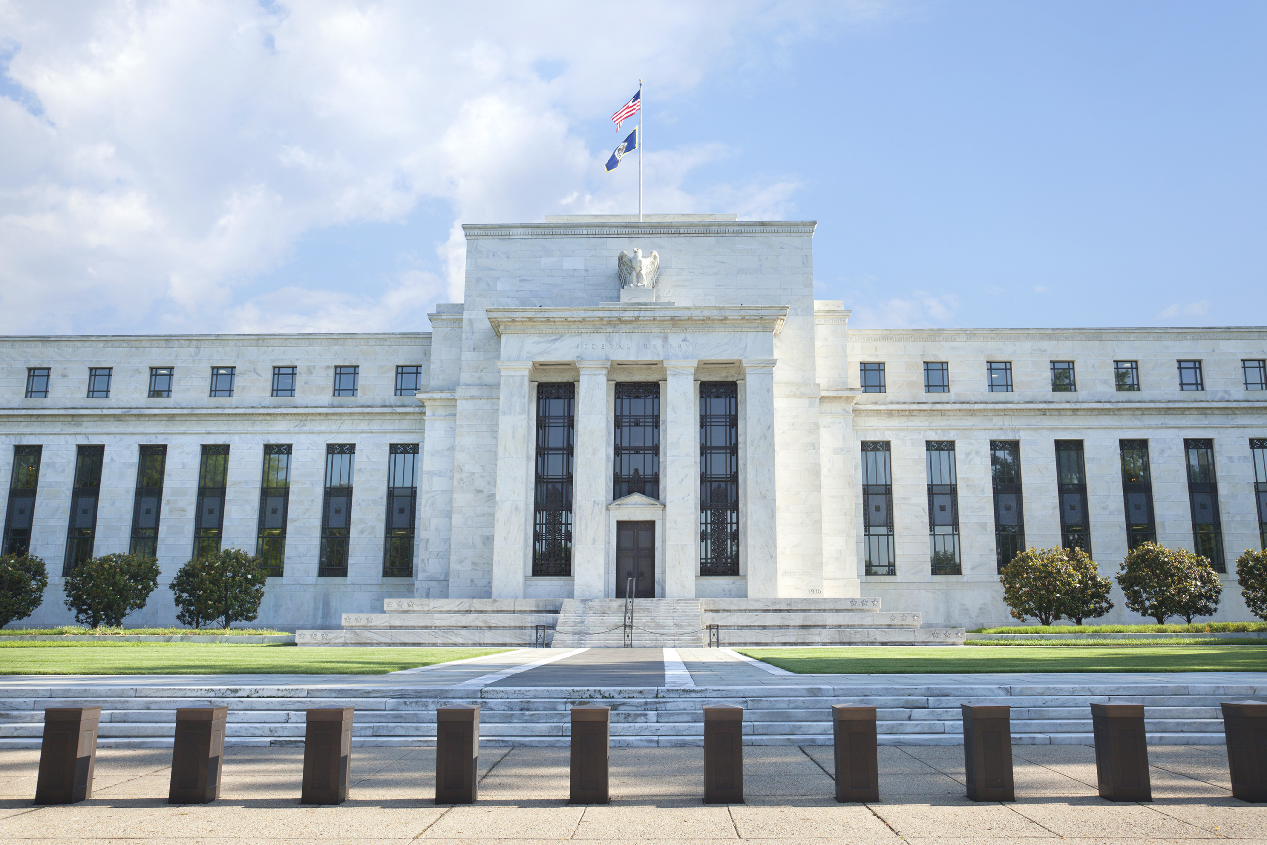 the-us-federal-reserve-building-in-washington-dc-PSYKNHFs-scaled.jpg